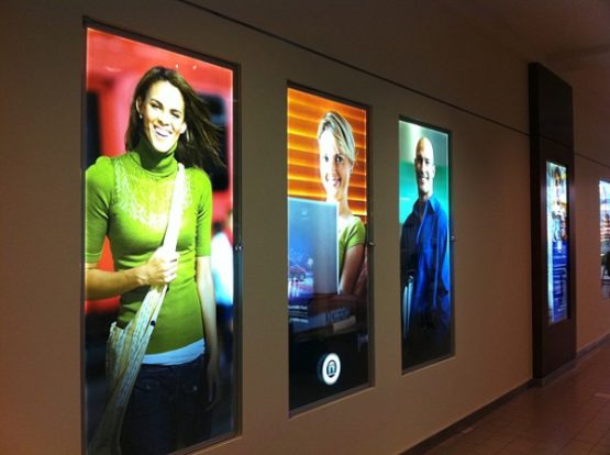 Penjelasan Mengenai Perbedaan Neon Box Akrilik, Duratrans, ataupun ...